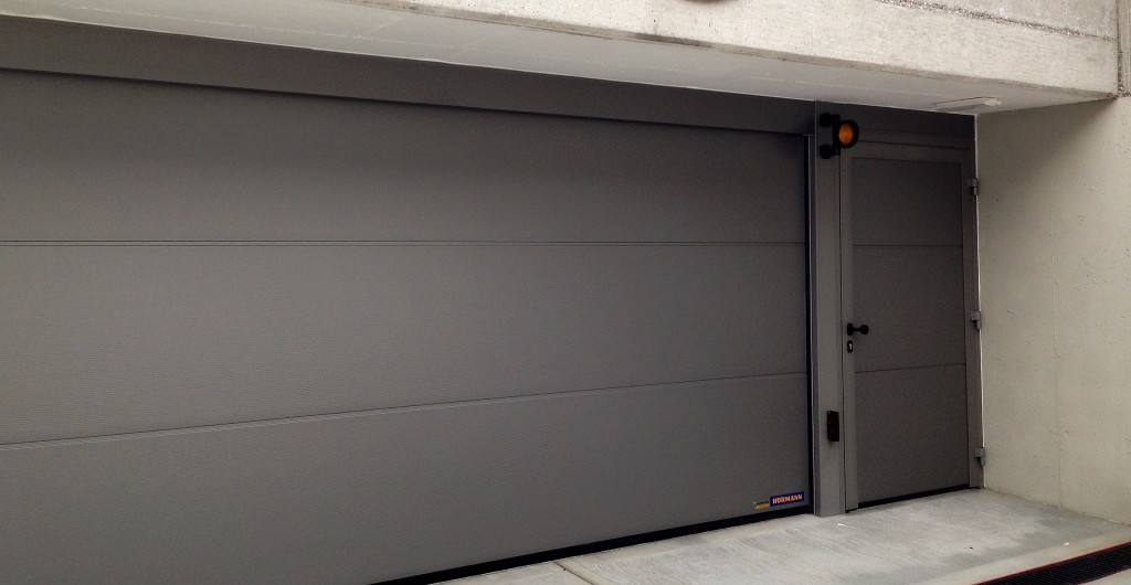 Industriesektionaltor HÖRMANN SPU F42 mit Nebentür - Harrasser Gmbh Bruneck